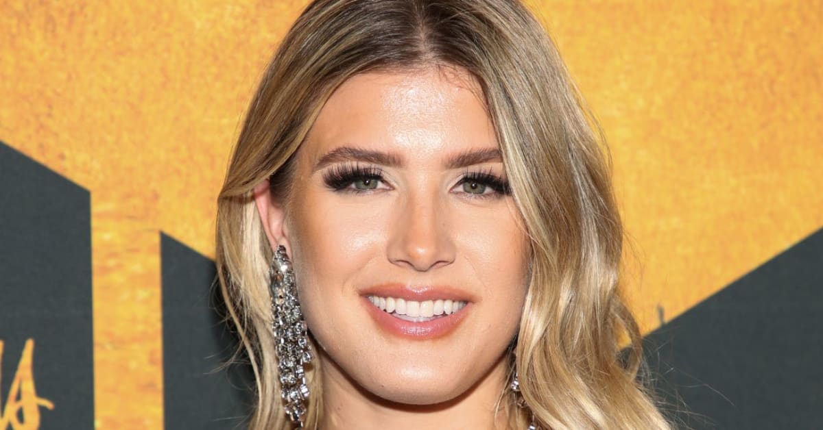 Genie Bouchard Shares Behind-the-Scenes Pics From World Tennis League ...