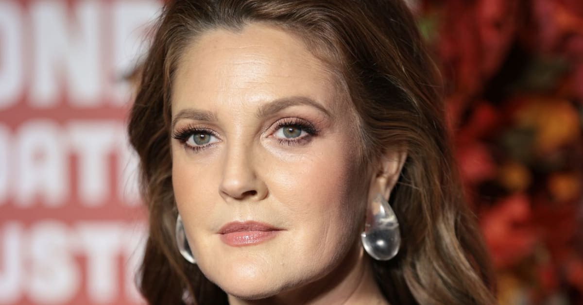 Watch: Drew Barrymore’s Amazing Attitude on Swimwear Model Inclusivity ...