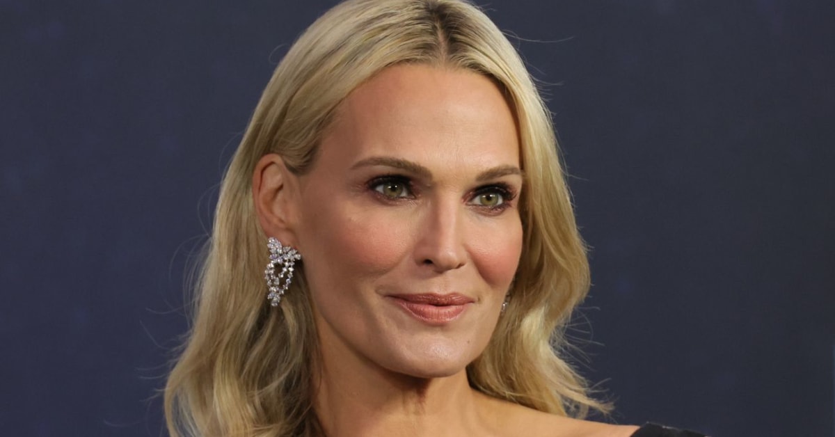 SI Swimsuit Veteran, Actress Molly Sims Launches New YSE Beauty Brand ...