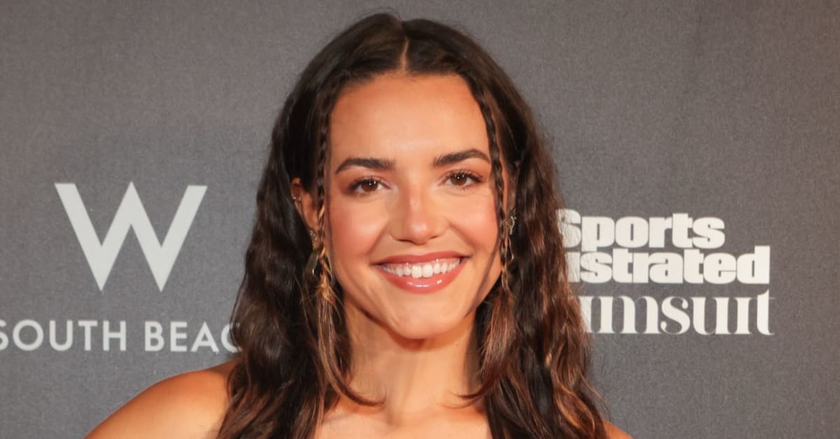 Mady Dewey Honors SI Swim Icon Cheryl Tiegs During Miami Swim Week ...