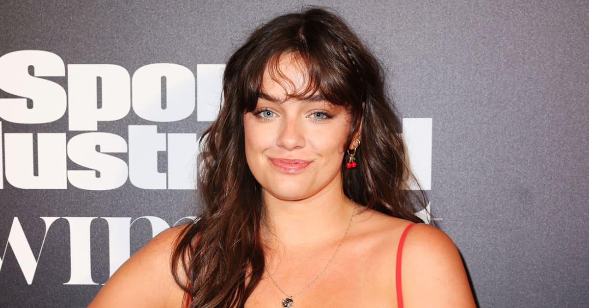 2023 SI Swimsuit Rookie Sixtine Is Once Again Proving She’s the Queen ...