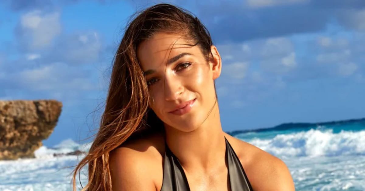 5 Incredible Gymnastics-Inspired Photos of Aly Raisman in Houston ...