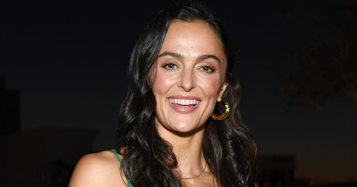 A Megan Roup-Approved 5-Minute Floor Workout That You Can Squeeze Into ...