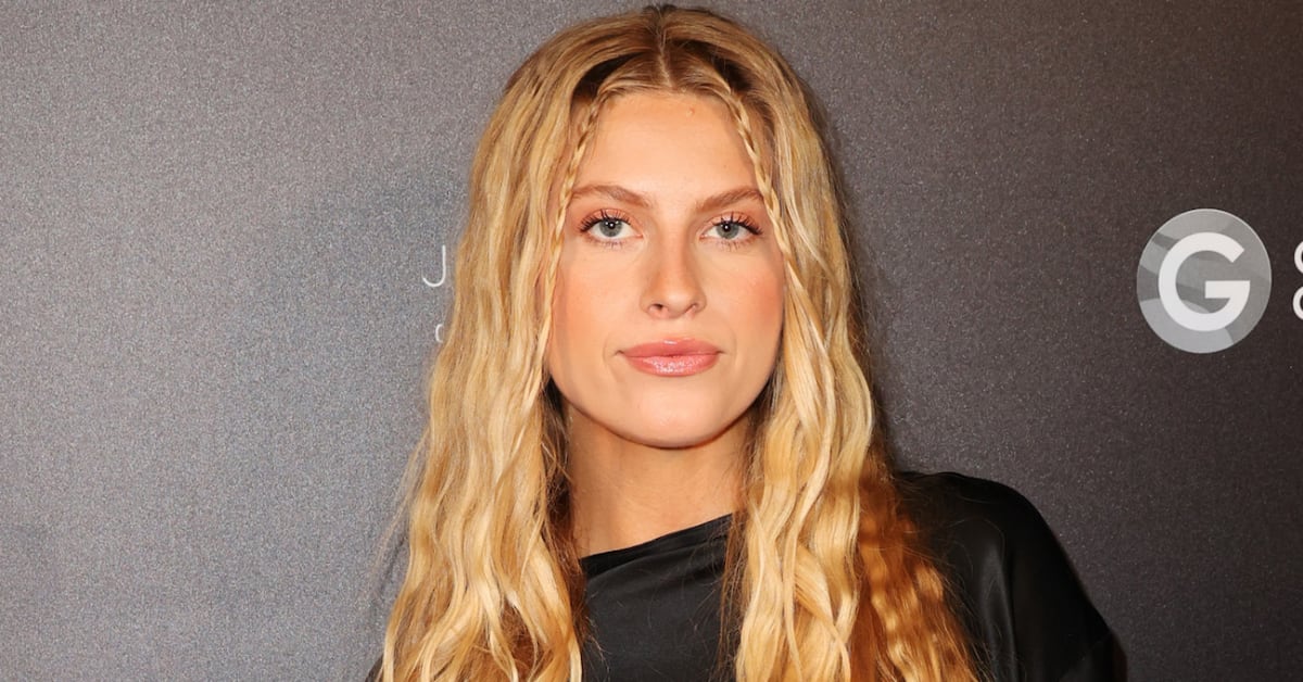 Dj Xandra Proves Sideline Style Doesnt Have To Be Any Less Chic In Winter Sports Illustrated