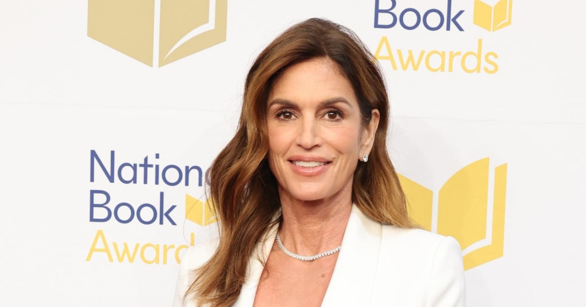 Cindy Crawford Gets Silly in Sweet Trampoline Jumping Footage - Sports ...