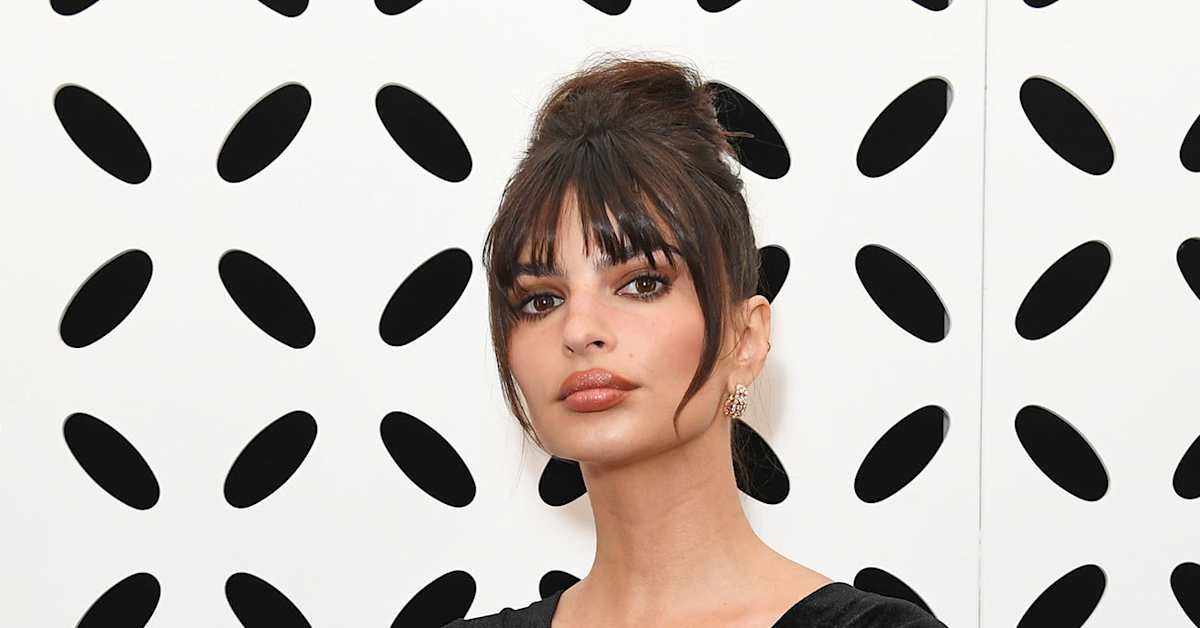 Emily Ratajkowski Debuts New Hair Color in Ultra-Plunging One-Piece ...